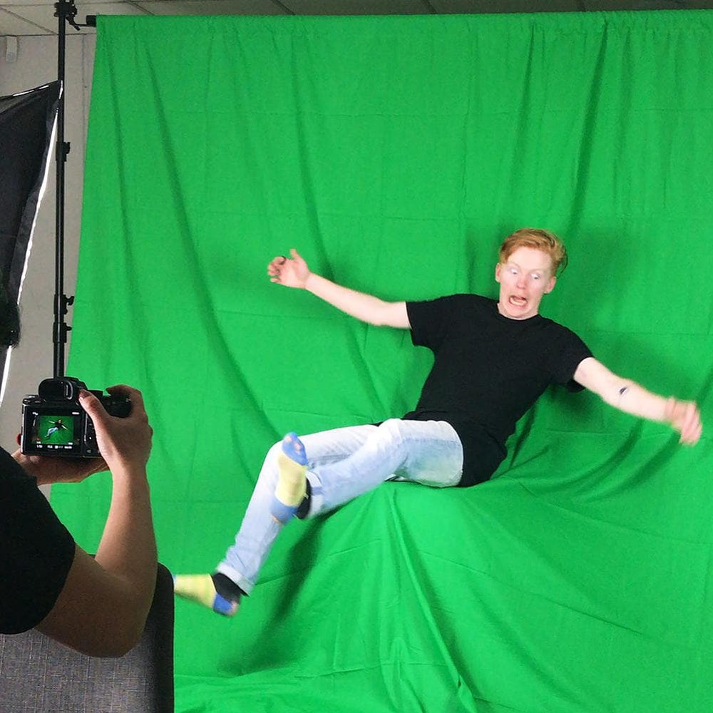 A Beginner s Guide To Using Chroma Key Green Screens For Videos a-beginner-s-guide-to-using-chroma-key-green-screens-for-videos