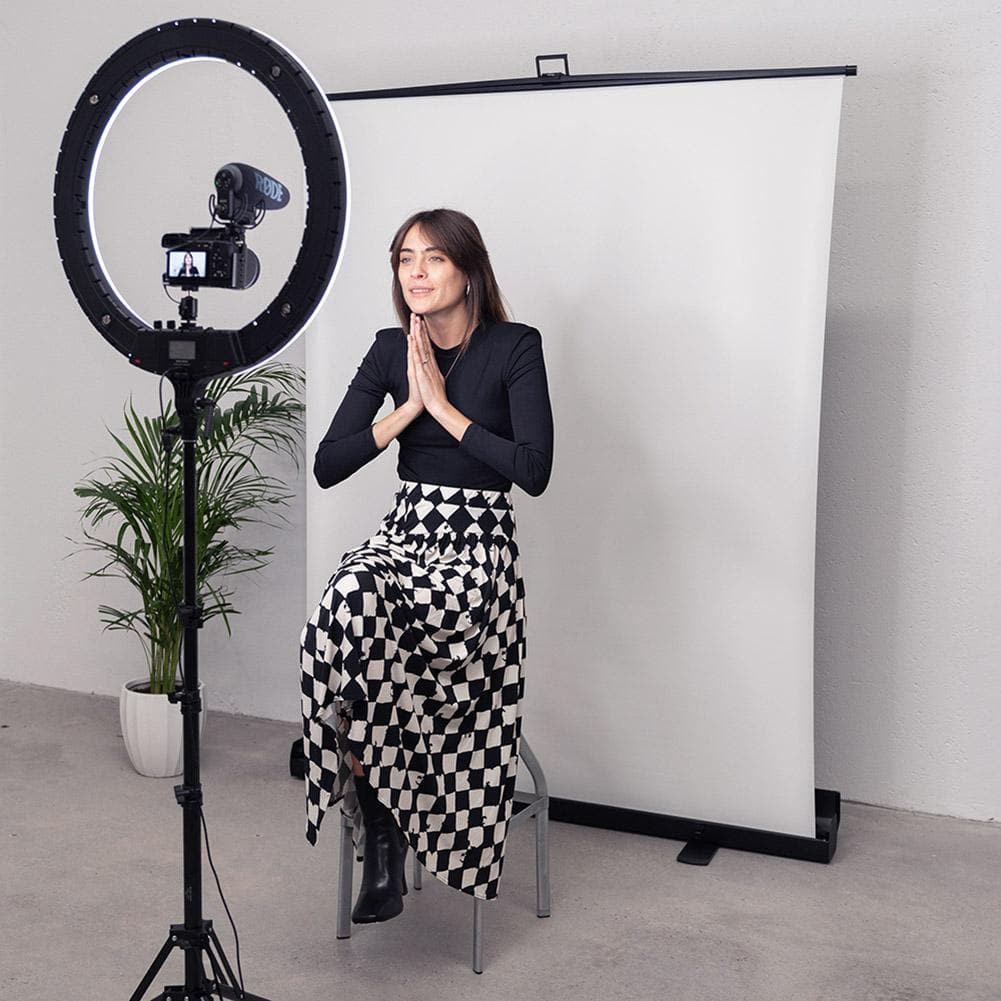 'Vlogger/Passport Master' Pull Up White Backdrop for Photography (148c